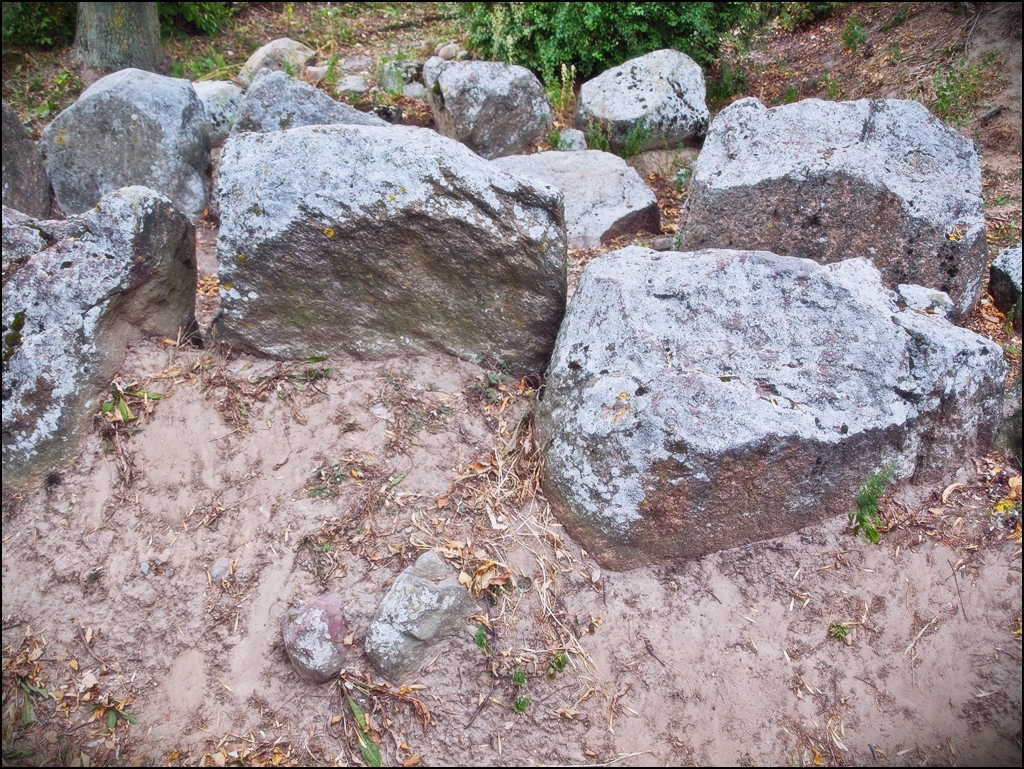 PHOTODOCUMENT & pinhole: Megalityczny Kurhan ze Złotowa