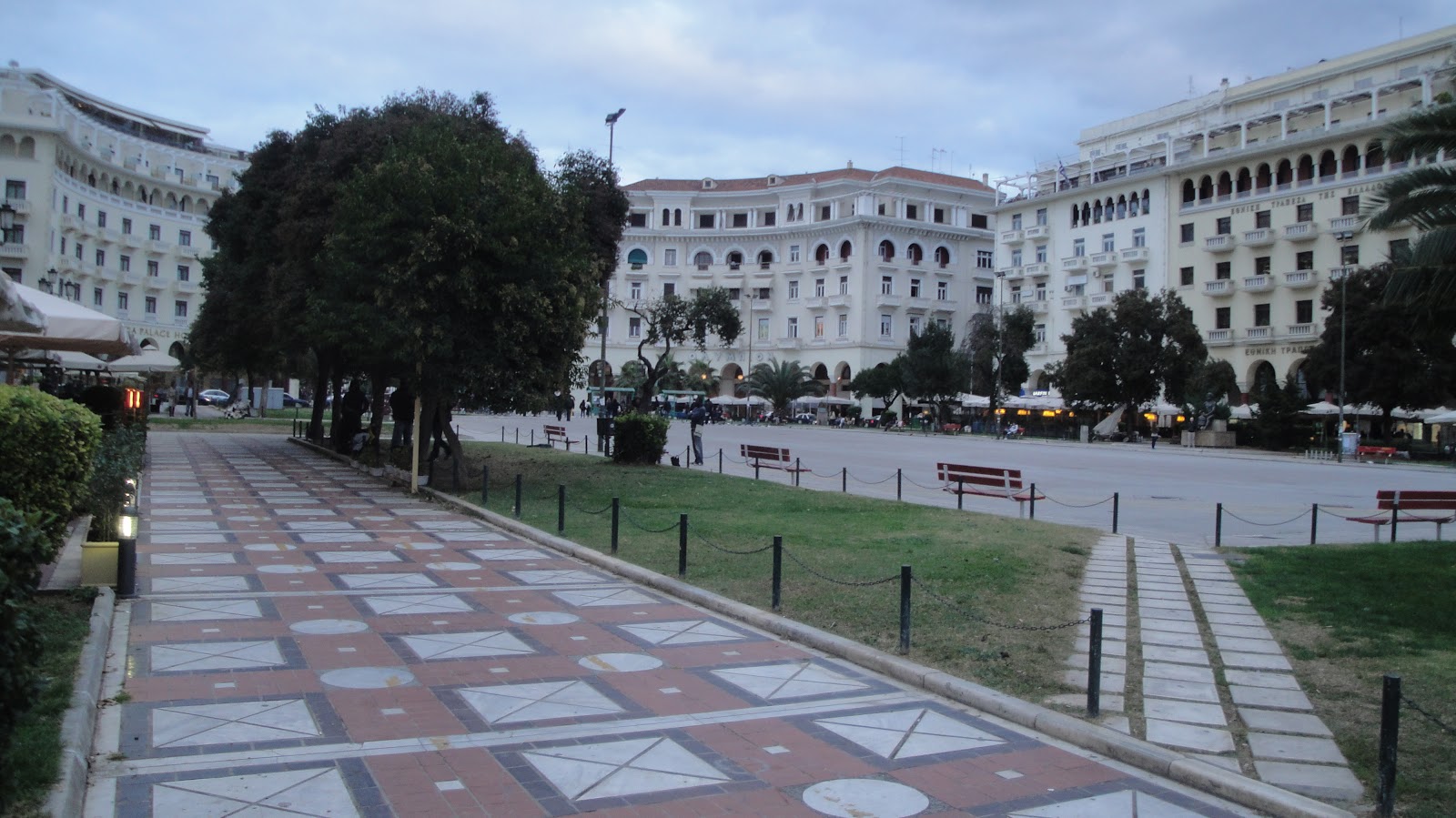 πολιτης πολης: η πλατεια αριστοτελους μεγαλωσε ..........