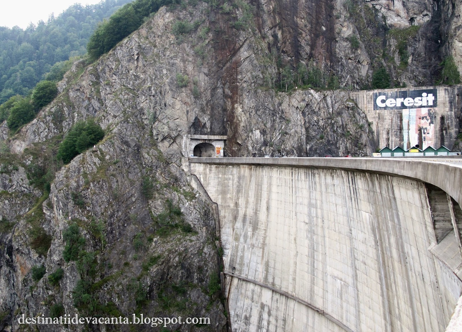 destinatiidevacanta.blogspot.com: Lacul/Barajul Vidraru