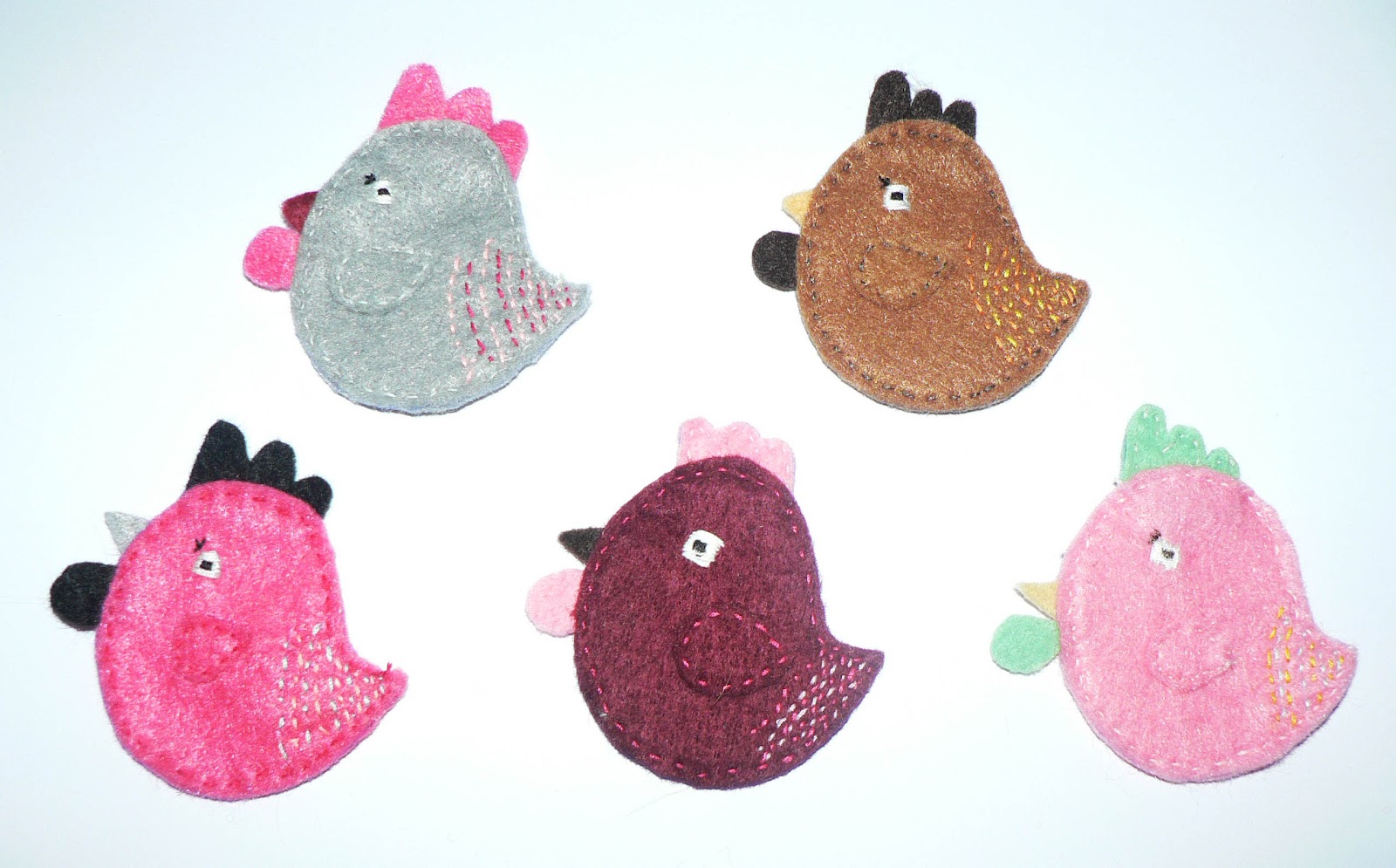 el taller de Petra: Broches de los pollitos de colores en fieltro