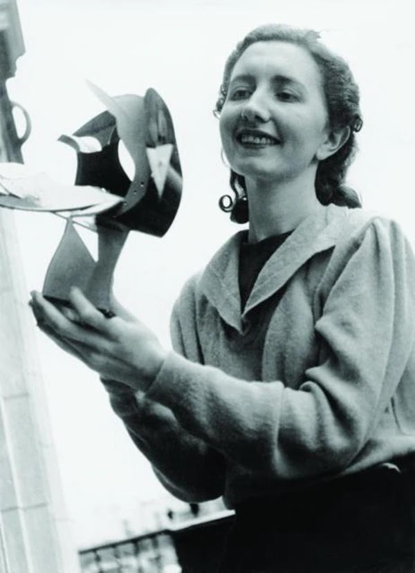 Angeles y Rosas: Yente, Precursora de Altos Conceptos