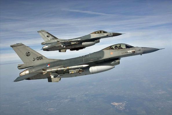 SCRAMBLE DE F-16 NEERLANDESES (M1148 - 249PM/2013) ~ PÁSSARO DE FERRO