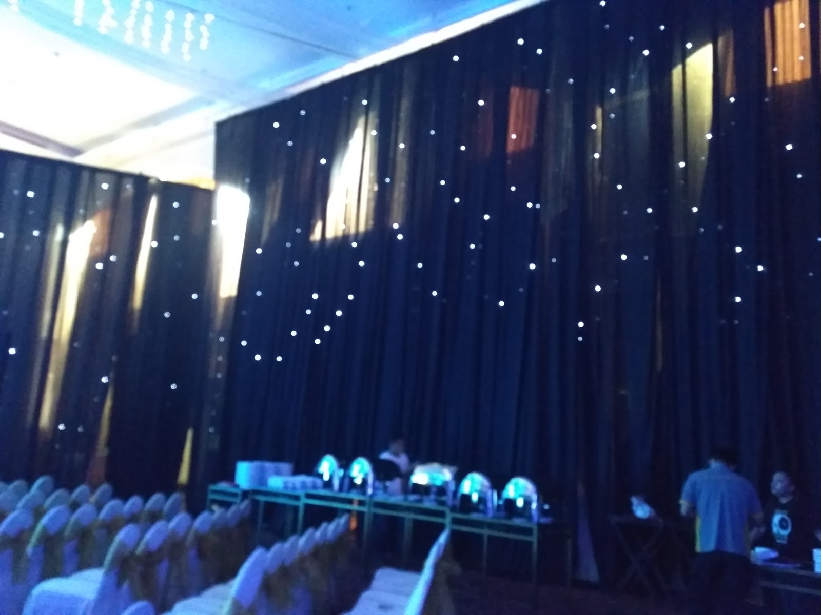 Perlengkapan Pesta Surabaya: Wall Cover Hitam Seribu Bintang