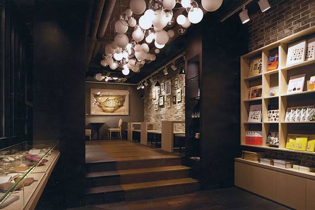 PAVAN MICKEY: Simone Handbag Museum