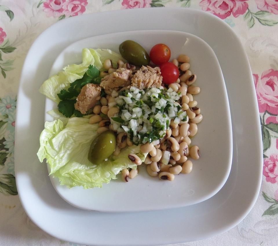 Receita de salada de atum e feijão fradinho - Lilica Gourmet
