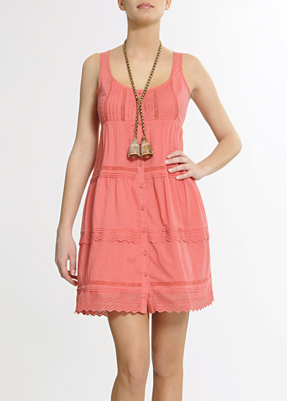 La Nave de la Moda: Mango Outlet