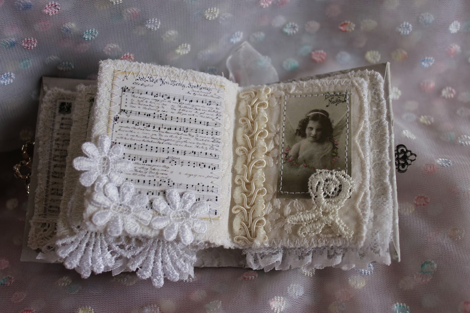 The CraftyDoll: Mini lace book