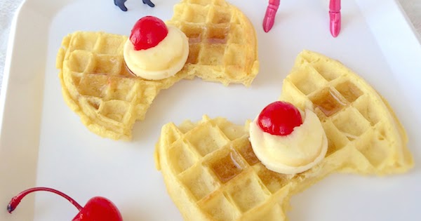 Fiction-Food Café: "Sailor Moon" Waffles Bows!
