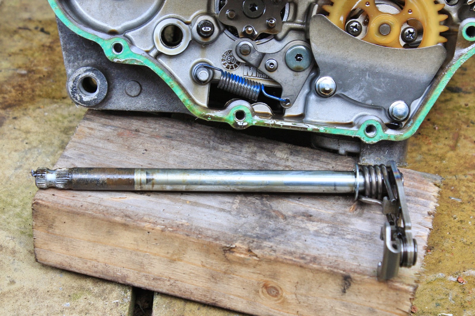 Yamaha YZF-R125 Owners Blog : Yamaha YZF R125 Gear selector shaft