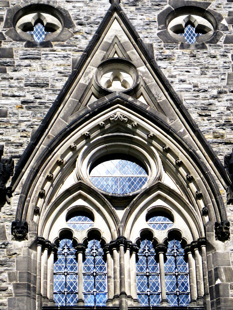 The Brown Knowser: April 2012