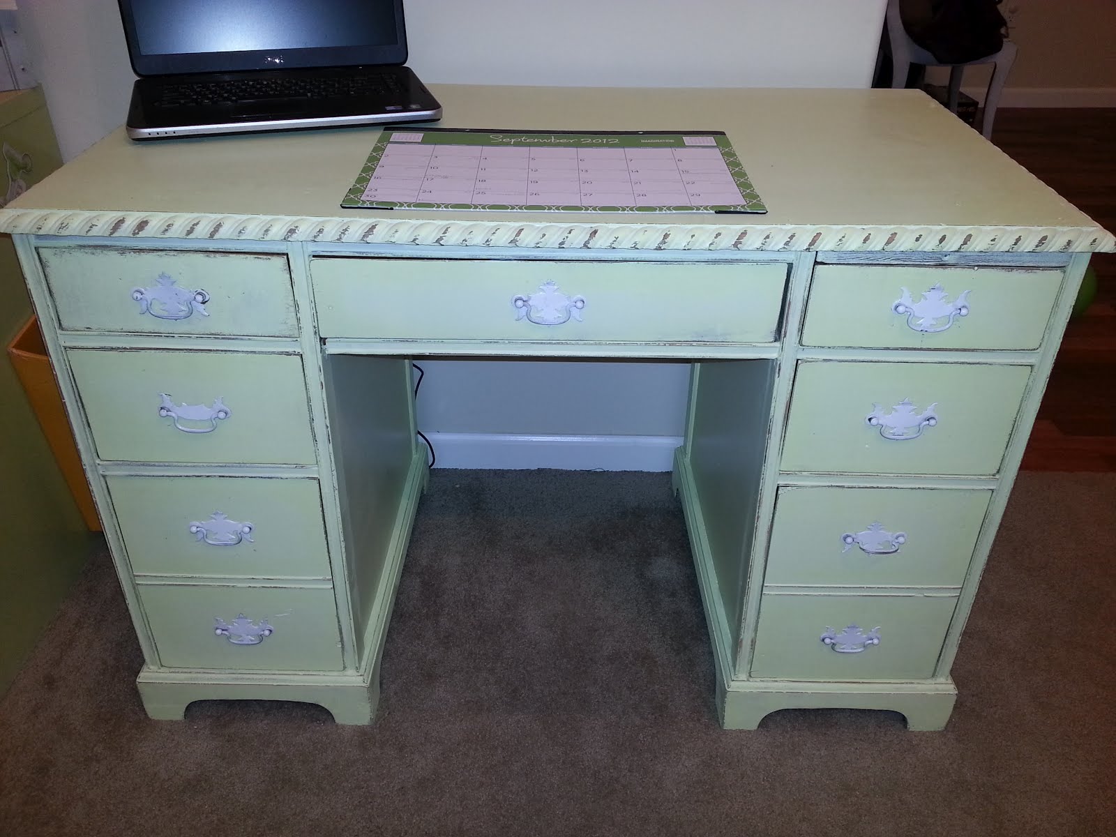 nourish the soul & body: Upcycled desk