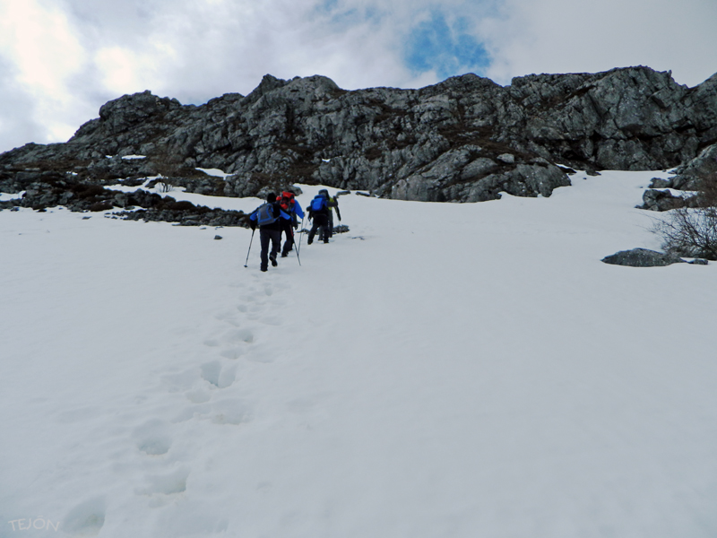 La cueva del tasugo: PEÑA TREMAYA