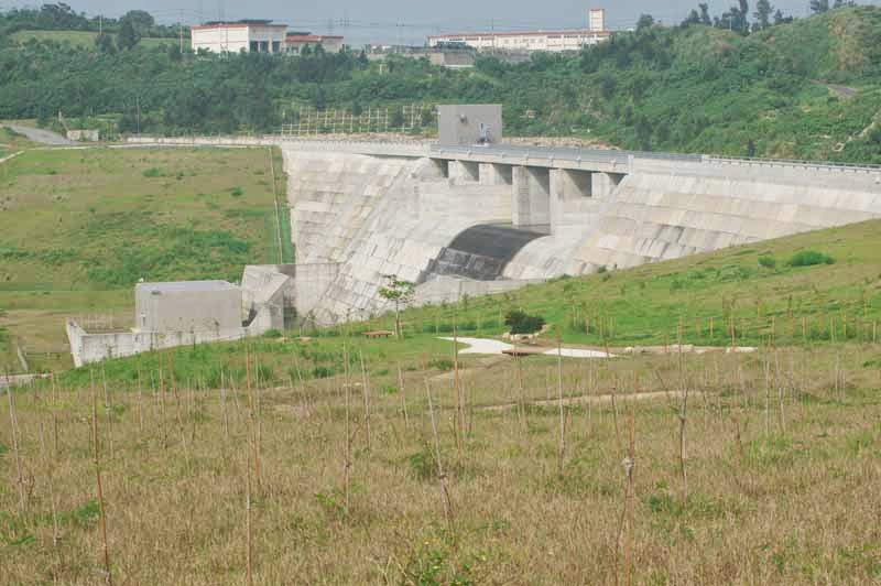 Ryukyu Life: Sneaking a Peek at Kin Dam in Okinawa, Japan