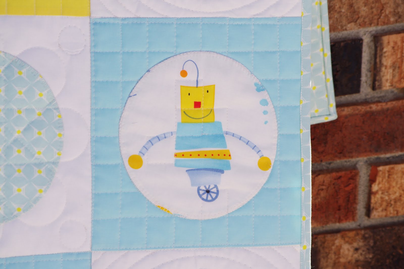 Max's Robot Circle Quilt - Ahhh...Quilting