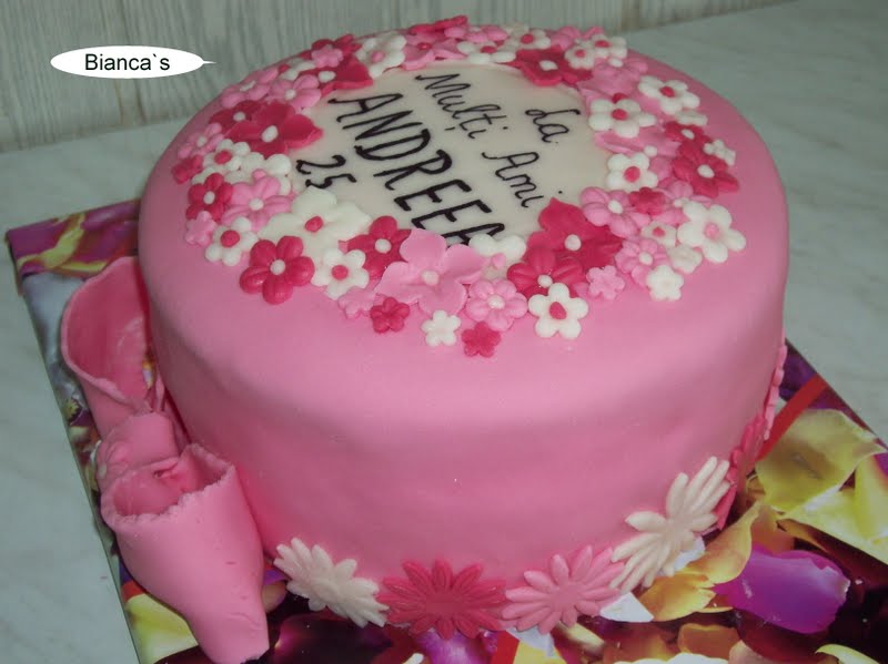 Tort cu flori roz - Ispite Dulci