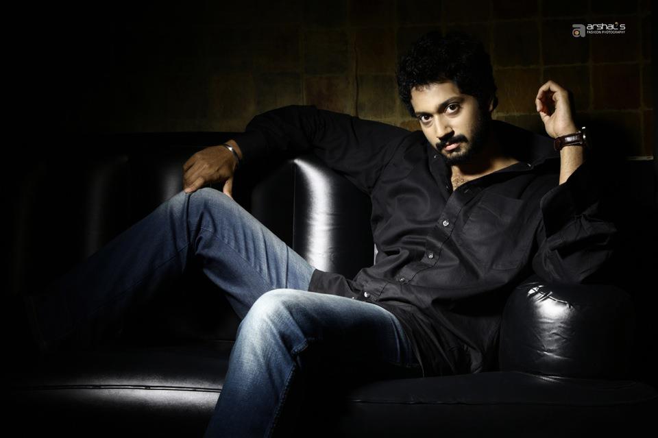 Celeb Bolly: Rejith Photo stills from movie "Ninaithathu yaro"