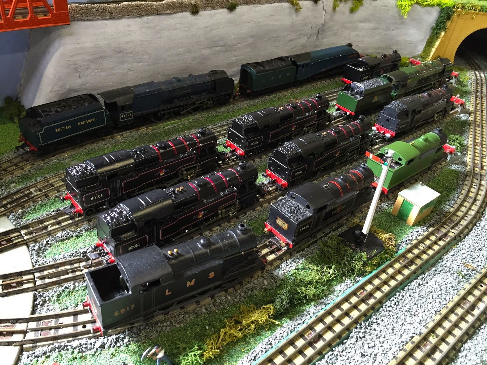 Hornby Dublo 3 Rail: Automated semaphore signal