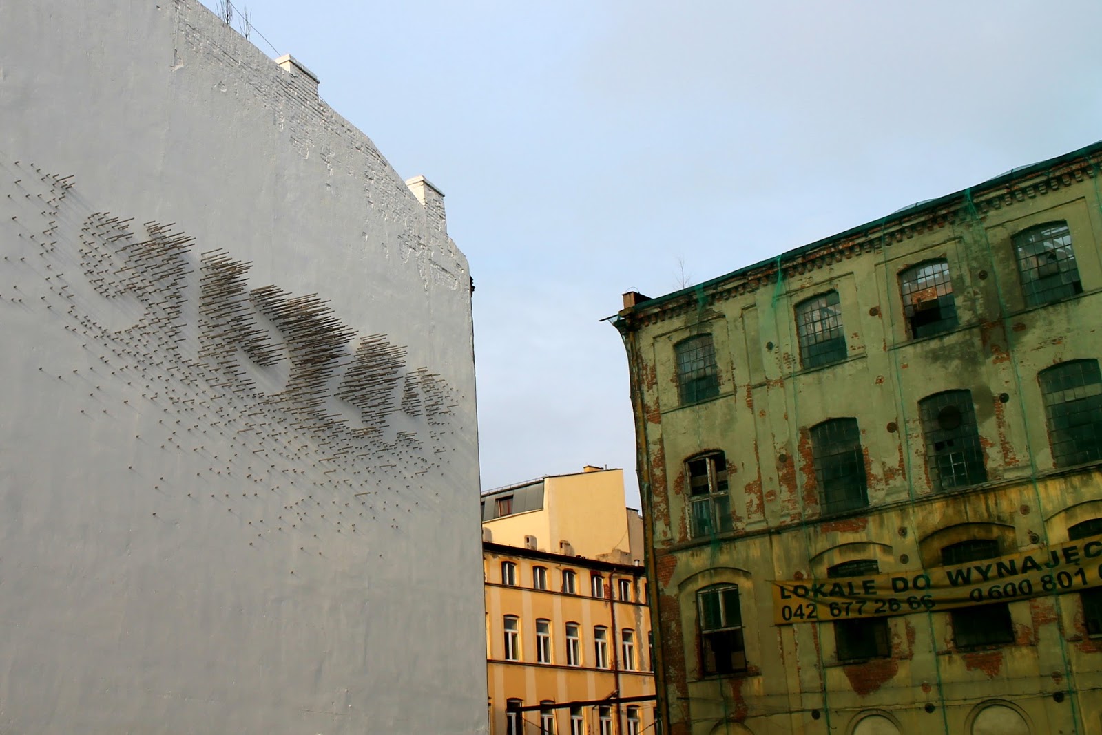 baedeker łódzki: Mural z gwoździ…, czyli zapadła cisza przy ulicy ...