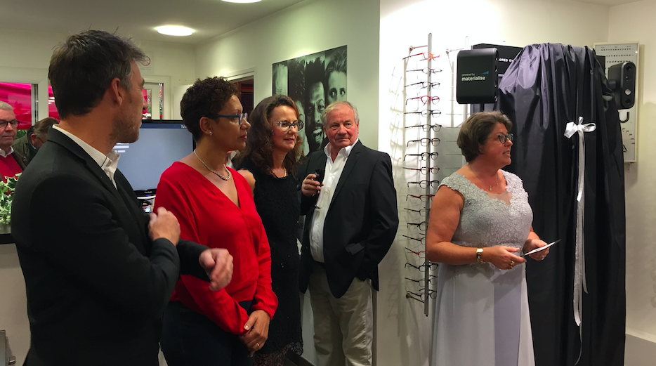 HOYA Lens France: Isabelle Dufourny fête les 30 ans d'Outreau Optique ...