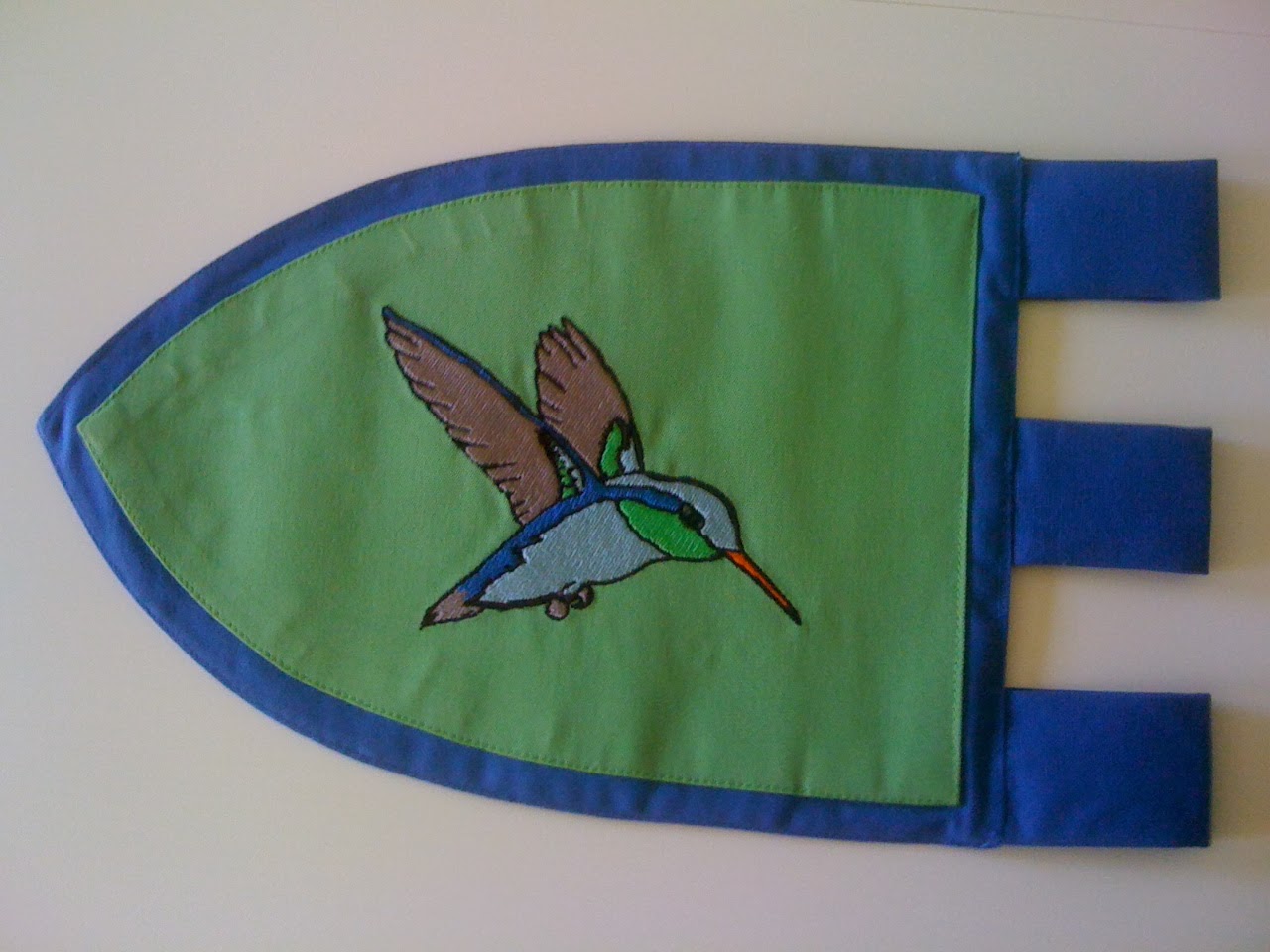 Sur un air d'antan, le passé-présent.: Le fanion de Cannelle.