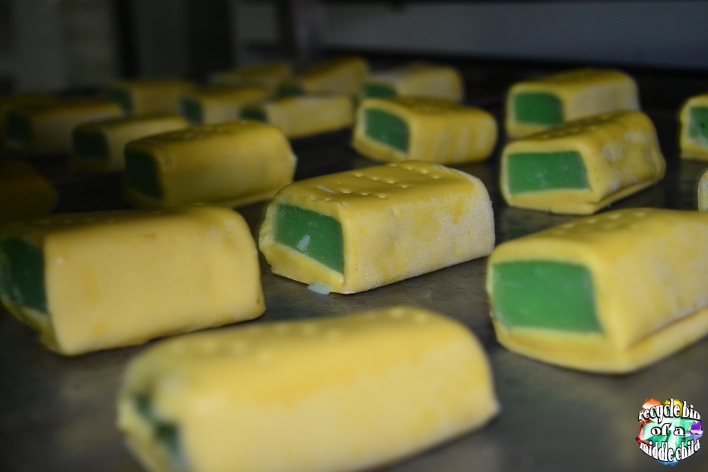 lafanggero: Julie's Bakeshop: 30 Years of Freshness