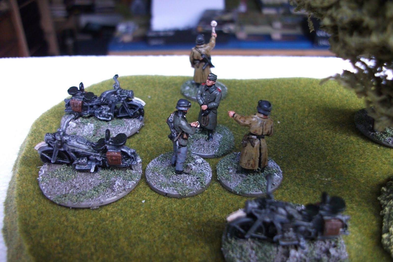 The Angry Lurker: 20mm Painted WW2 AB Figures German Military Police.