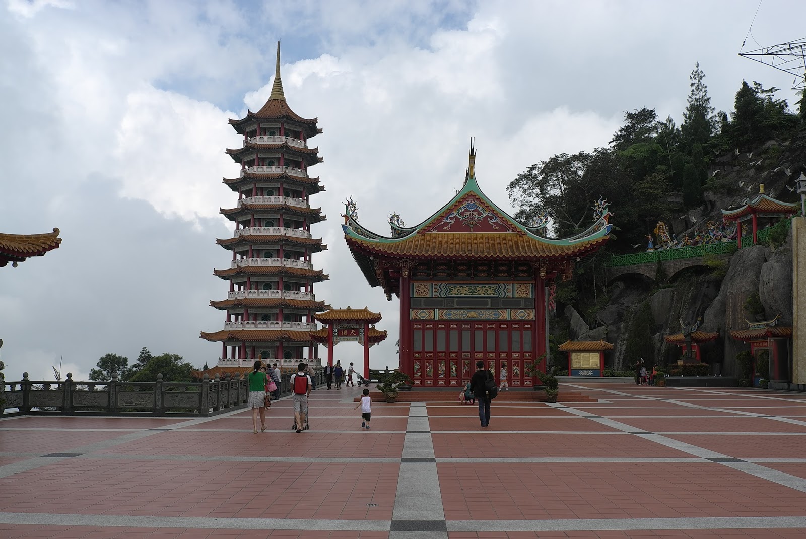 JE TunNel: CHIN SWEE Caves Temple 清水岩庙 @ ResortsWorld Genting is a Must ...