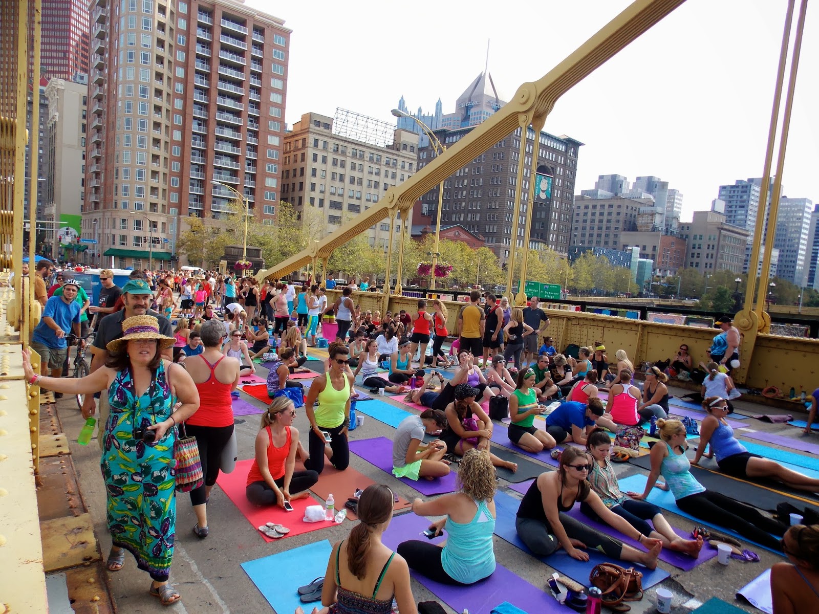 The Happy Nomads : Knit the Bridge Party