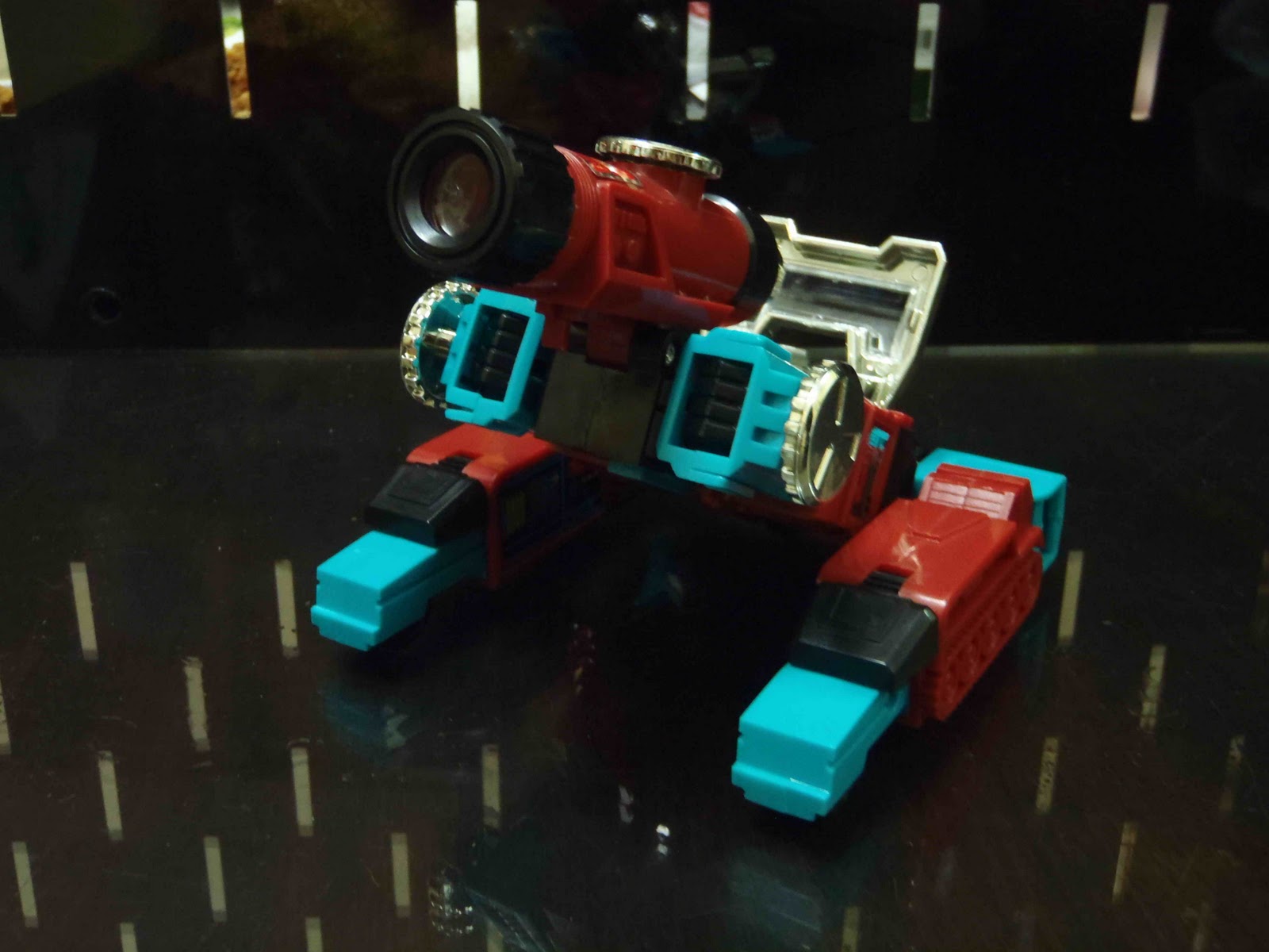 New Planet Cybertron: Transformers Review – G1 Perceptor (Universe ...