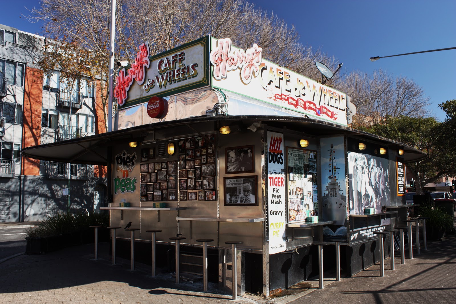 Sydney - City and Suburbs: Woolloomooloo, Harry's Cafe De Wheels (Theme ...