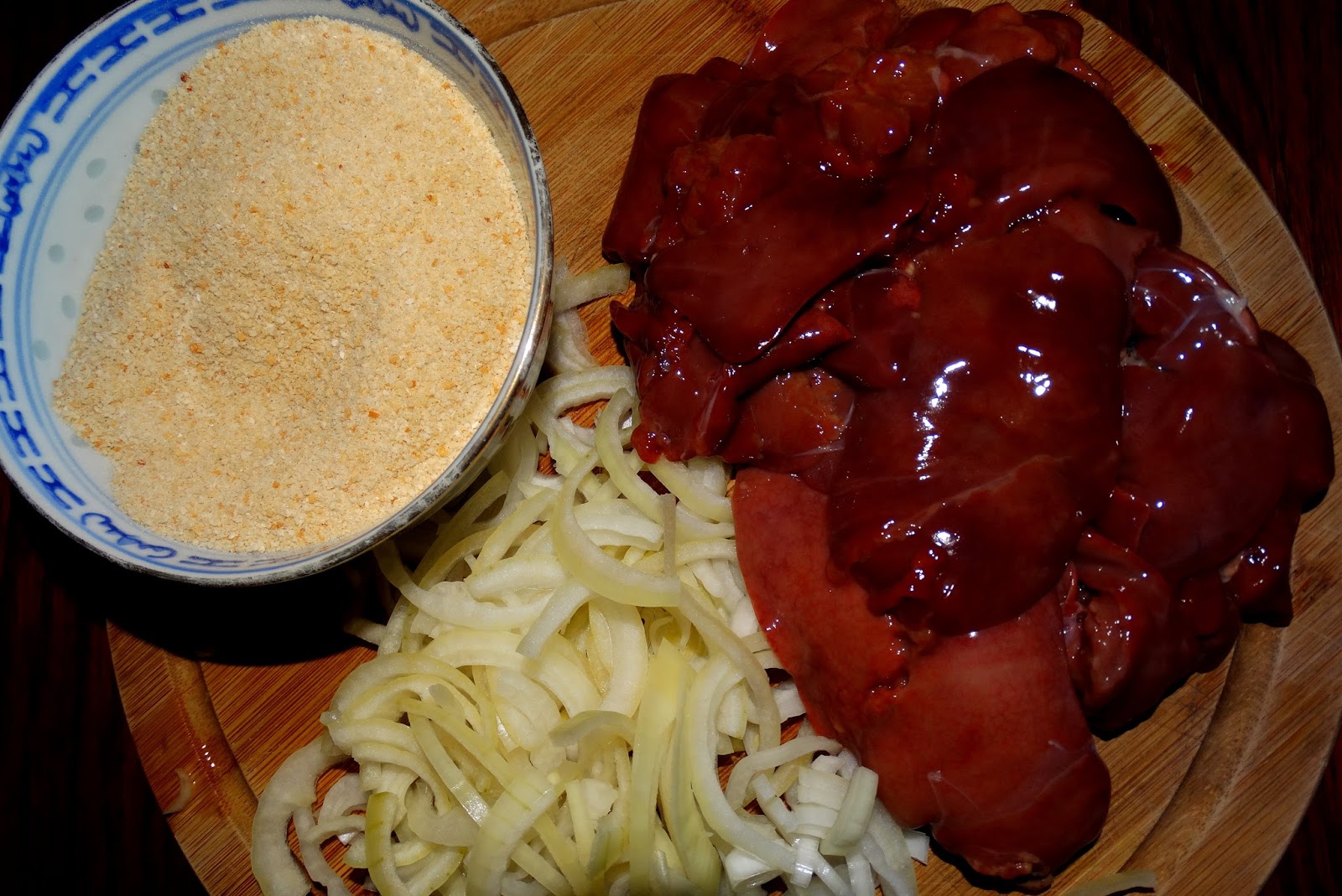 Co w kredensie piszczy: Wątróbka drobiowa w tartej bułce