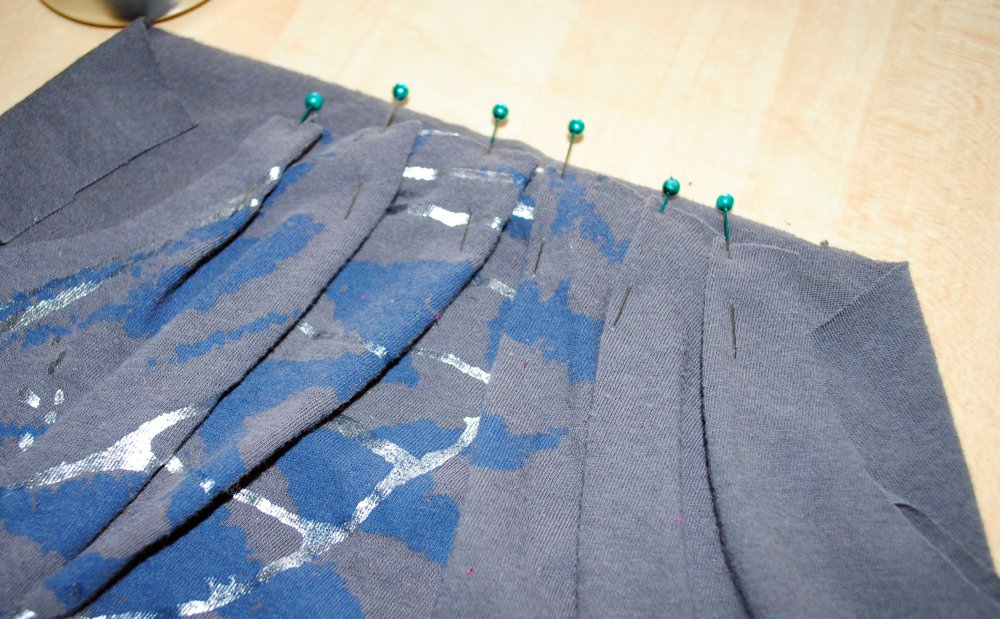 Pequeña Fashionista: Tutorial: Vestido de pliegues a partir de una ...