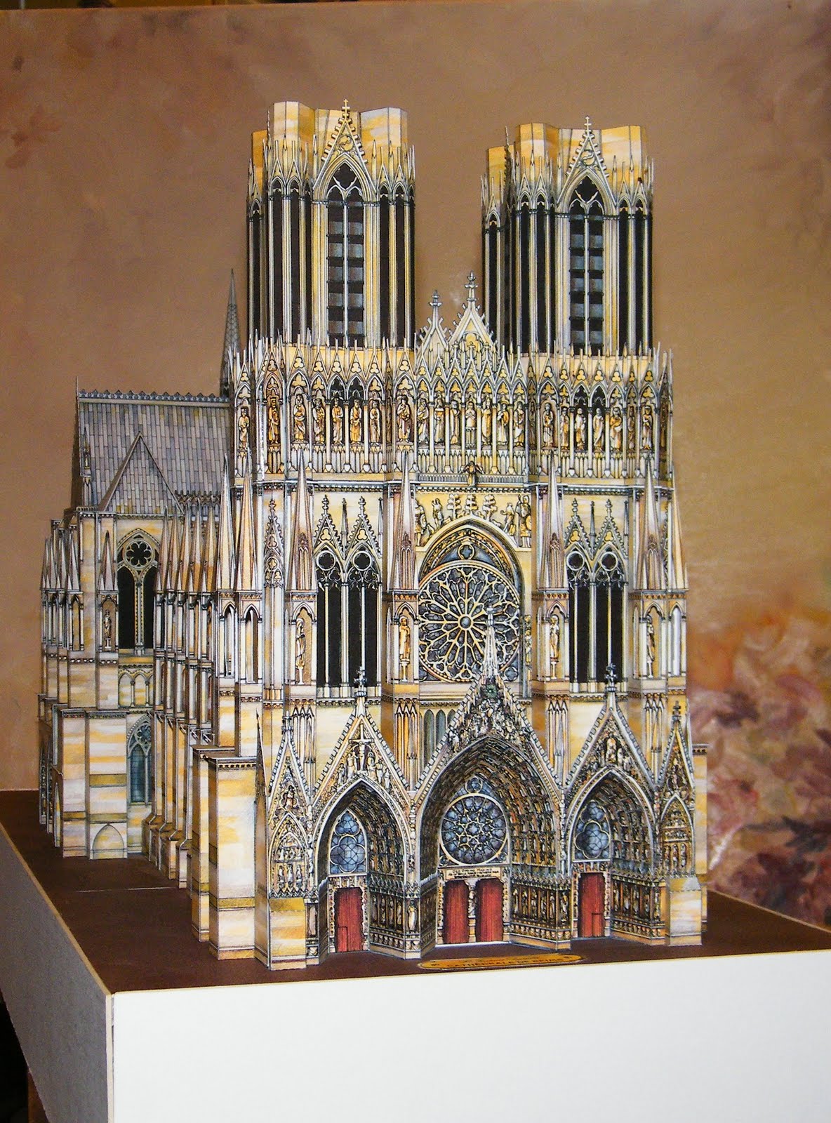 MODELSHIPS & WORLD IN SCALE: Reims Cathedral