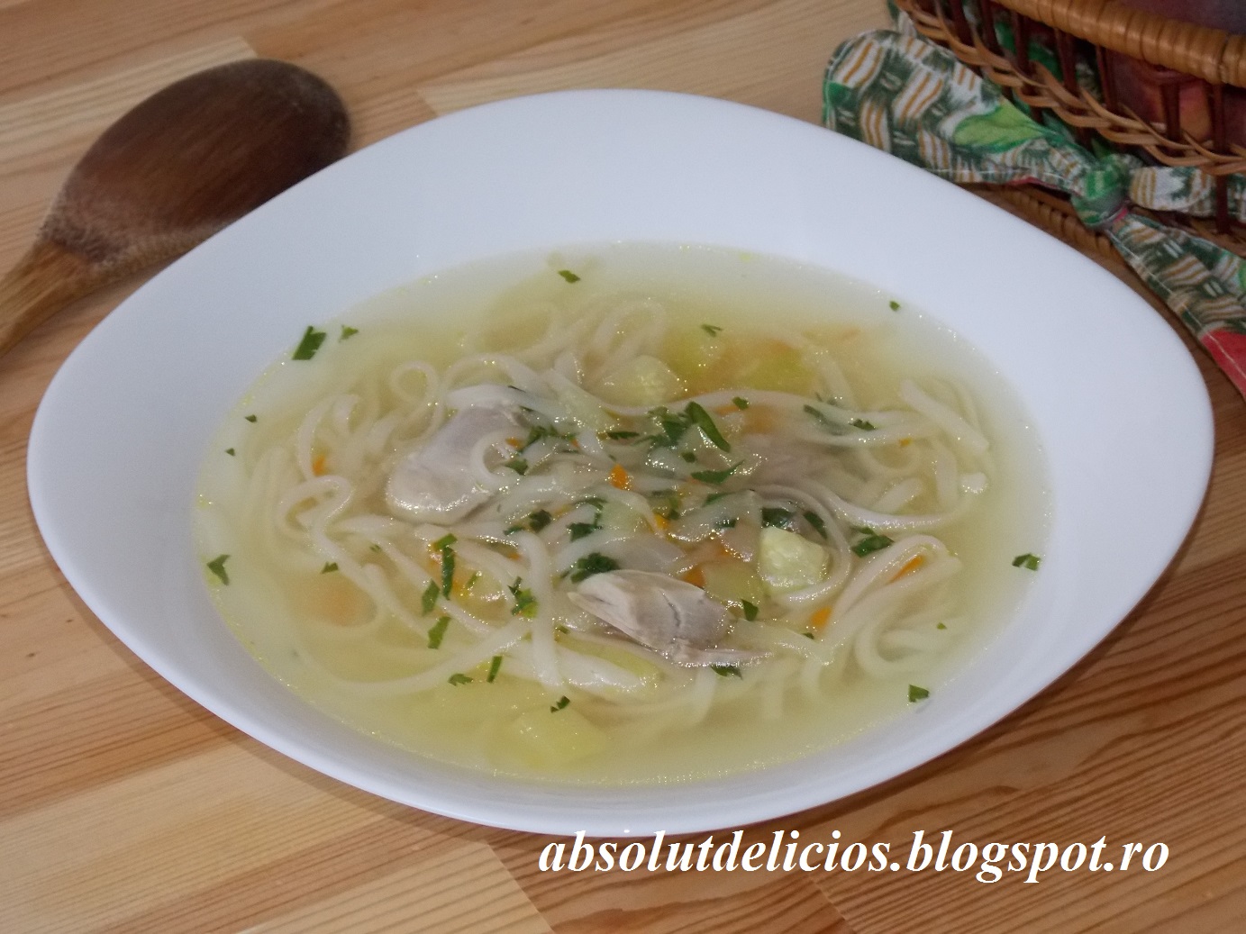 Absolut Delicios: SUPA DE PUI CU TAITEI