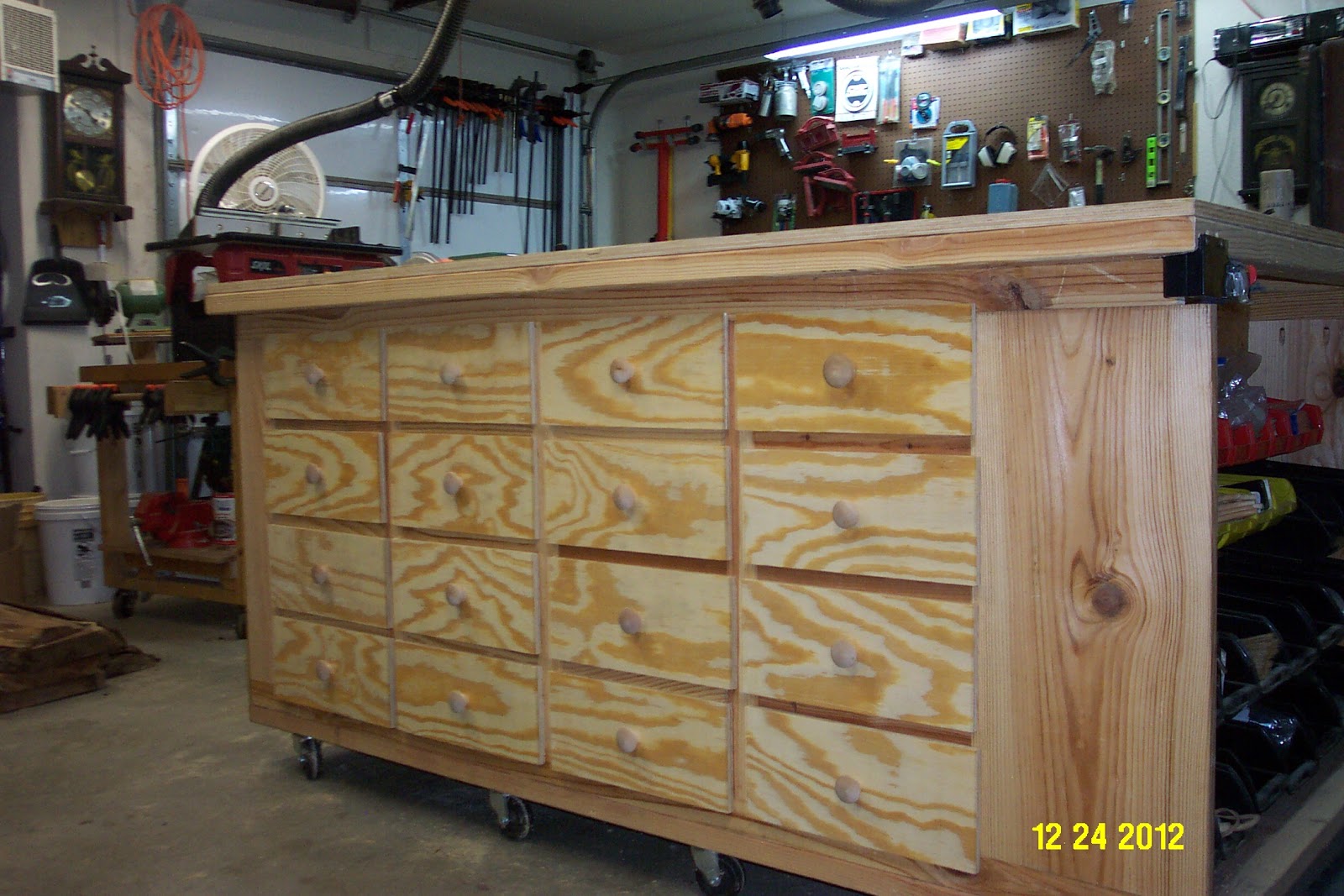 Joe's Wood Hobby: Work Table for the small shop