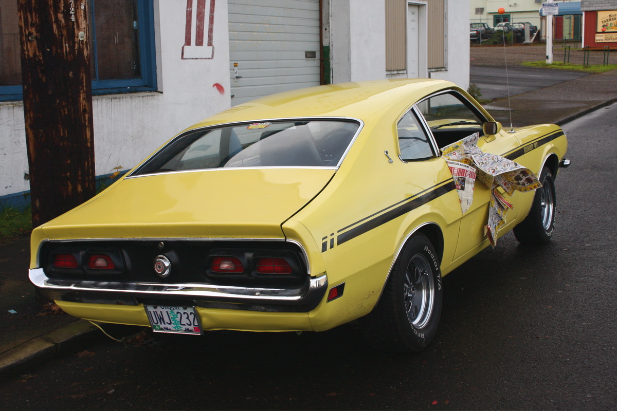 OLD PARKED CARS.: 1972 Mercury Comet GT.