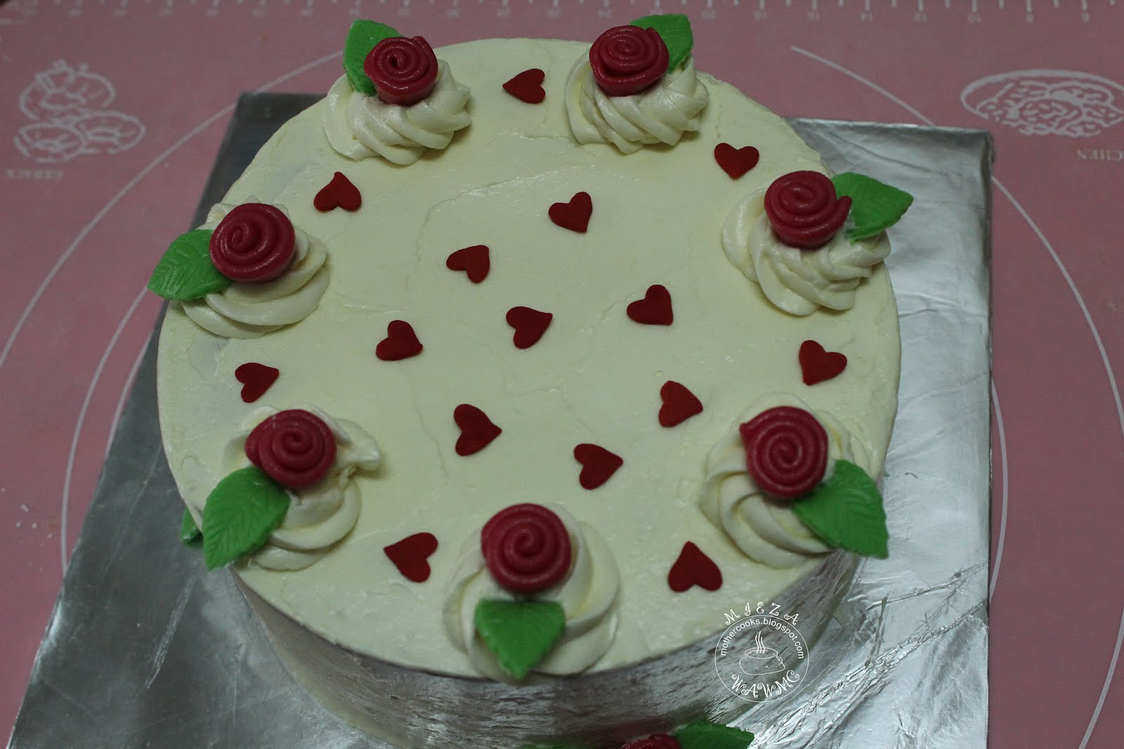 The Scarlet Apron: Red Velvet Cake with Red Roses
