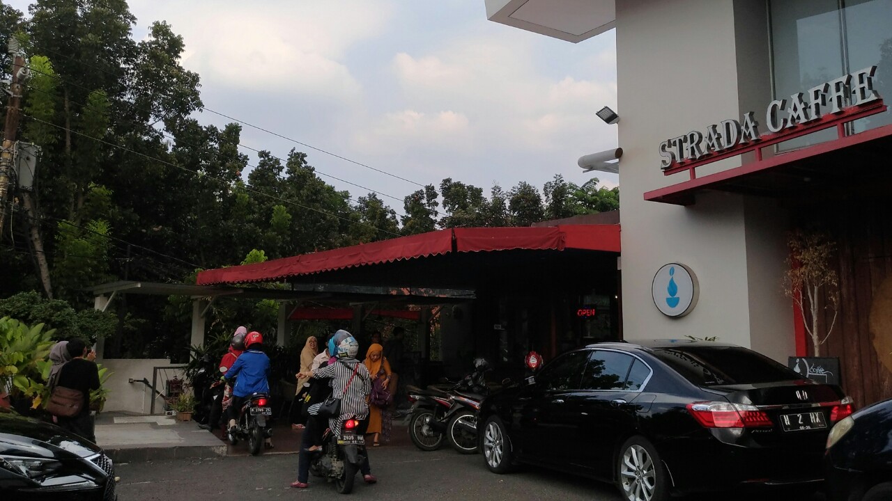 Review Strada Caffe