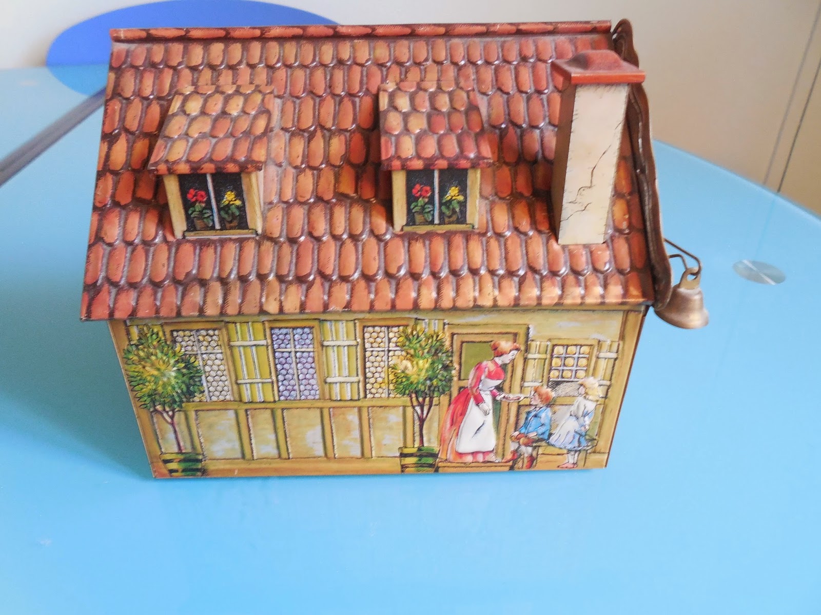 menestroll et lutecien : les boites modernes