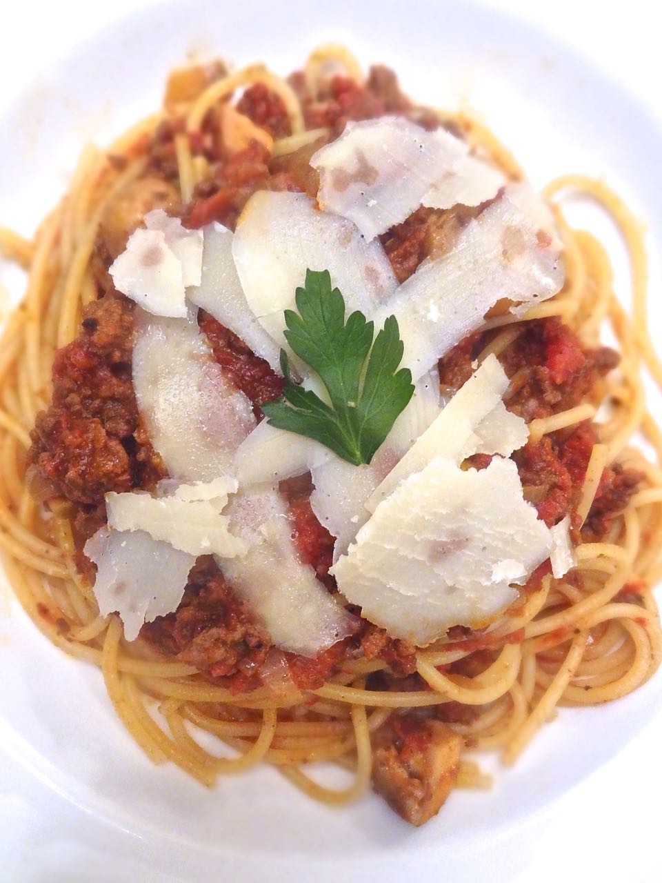 Scrumpdillyicious: Guy's Spaghetti Bolognese: A Comfort Food Classic