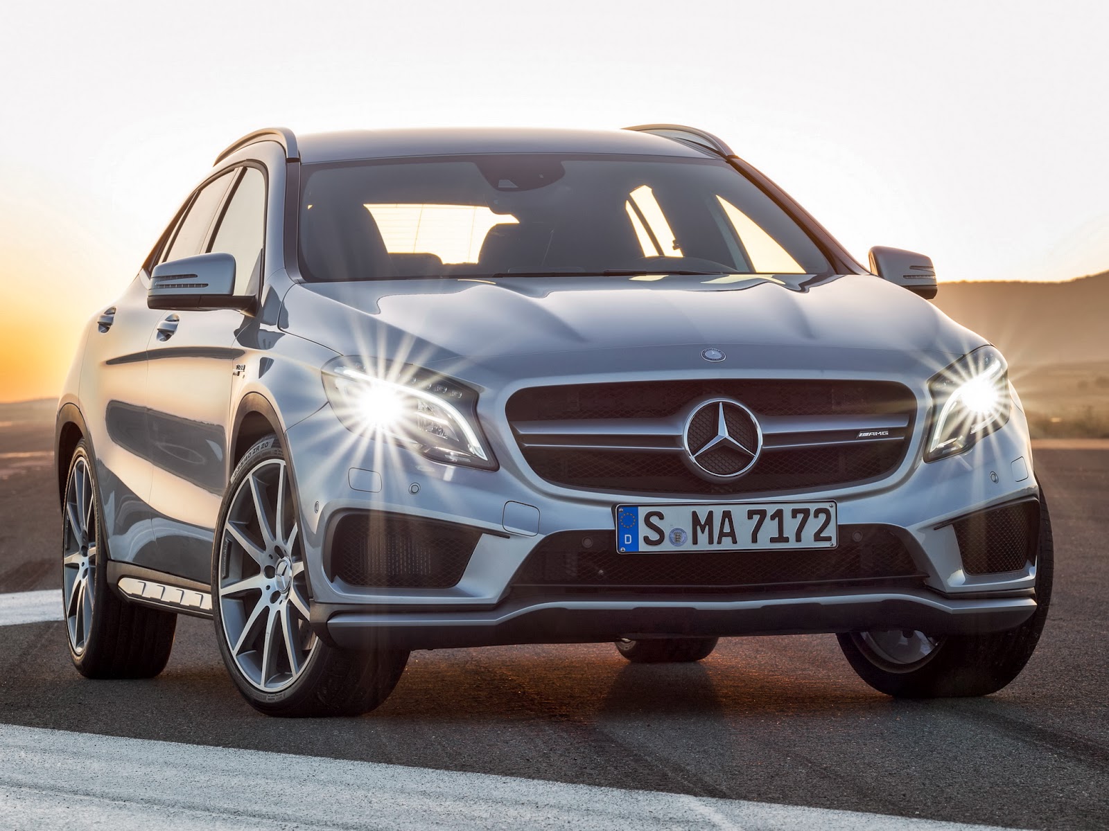 Car al Top 33: Mercedes GLA 45 AMG: Il Crossover più potente della ...