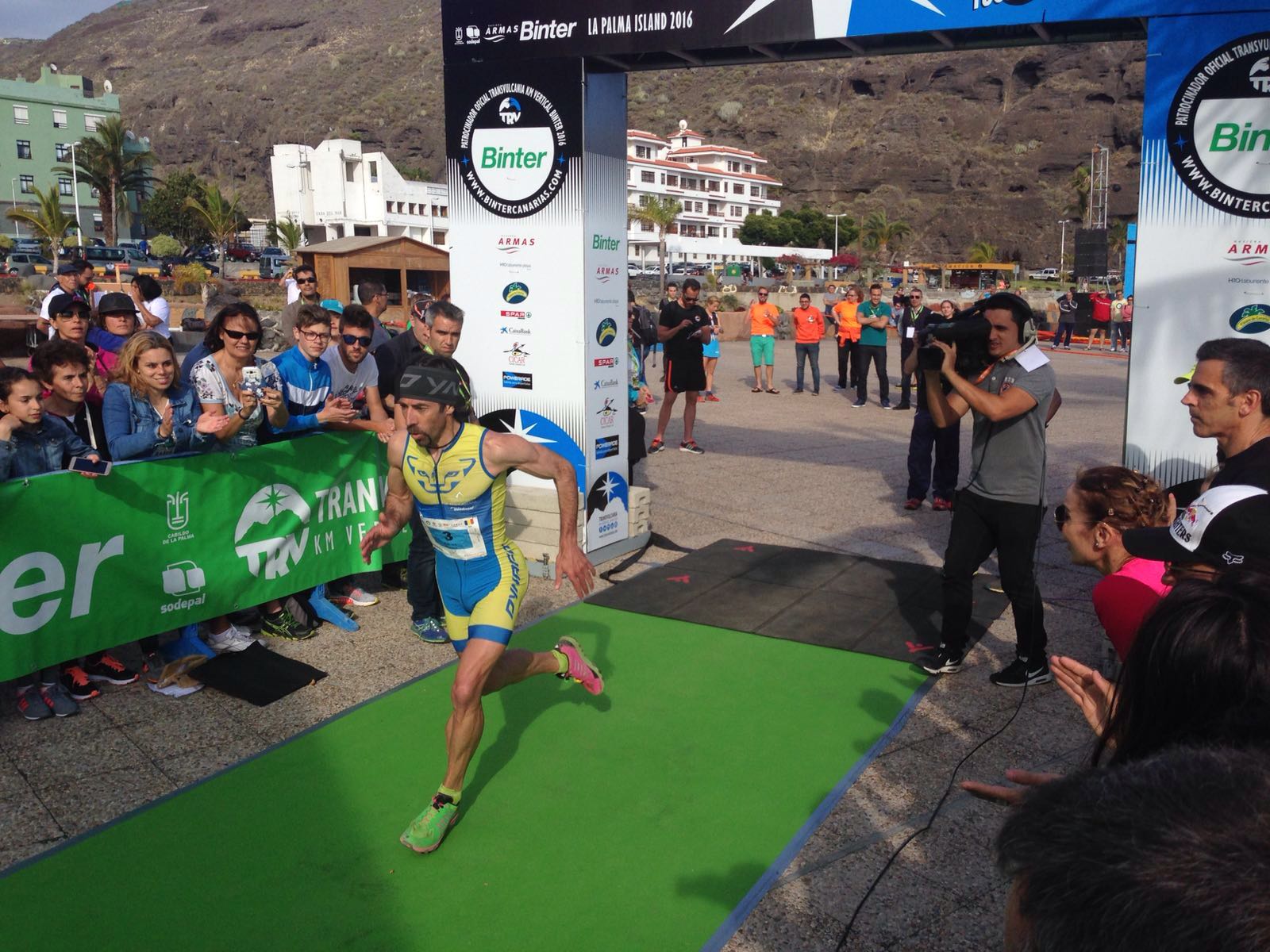 Saul Padua y Emily Collinge vencen el KM de Transvulcania '16 - RUNKM