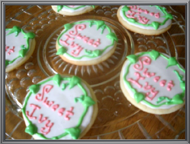 Sweet Ivy Confections: Sweet Ivy Logo Cookies!