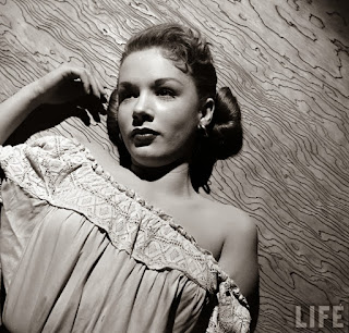 Slice of Cheesecake: Peggie Castle, pictorial