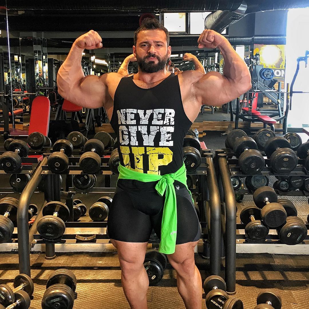 Muscle Lover: Turkish bodybuilder Mustafa Yildiz