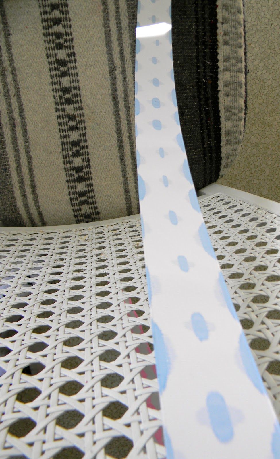 GORGEOUS SHINY THINGS: I test out the "Dip- Dye" Trim DIY