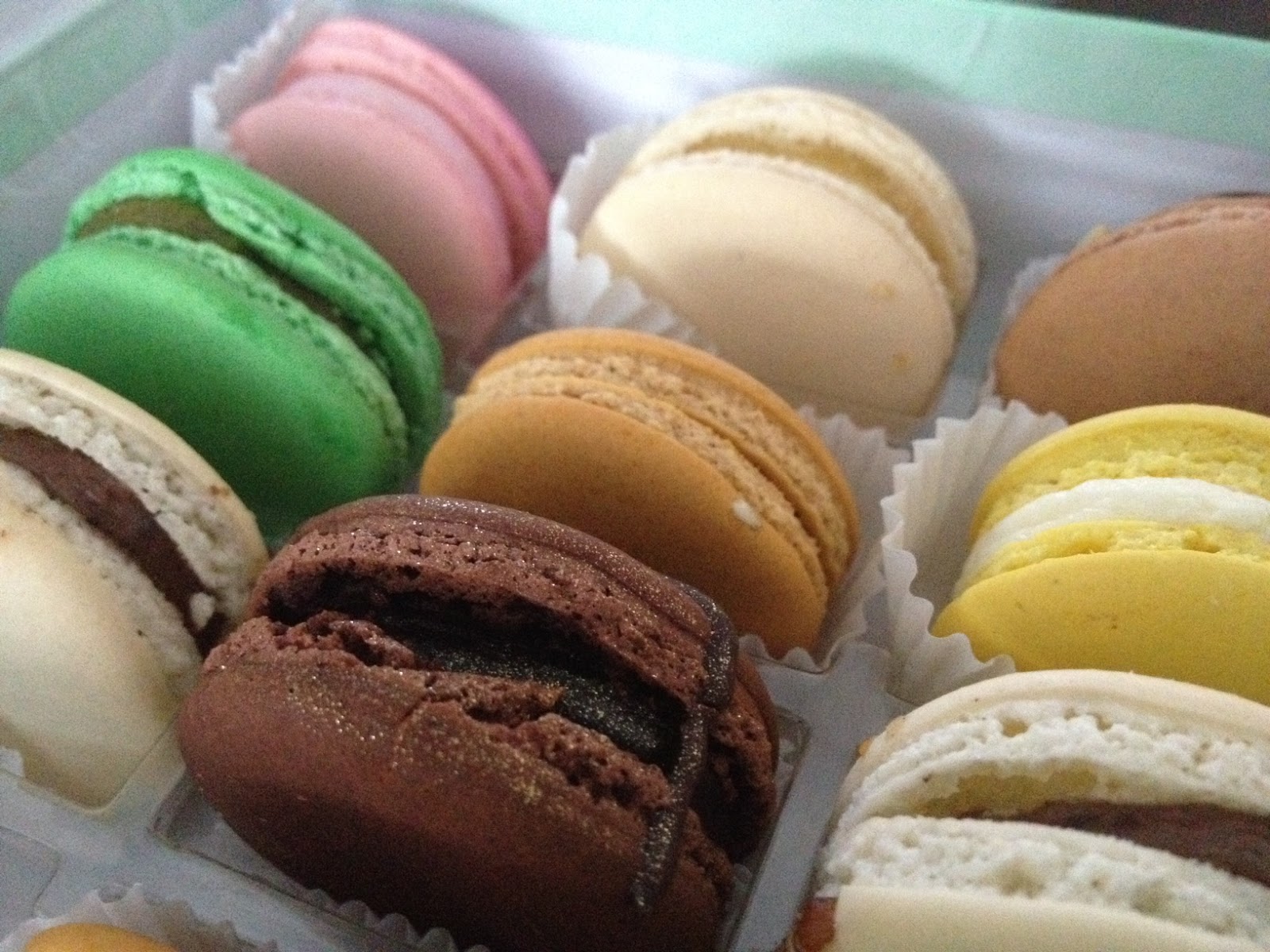 The Full Plate Blog: a big smile mid-week: macarons from sucre