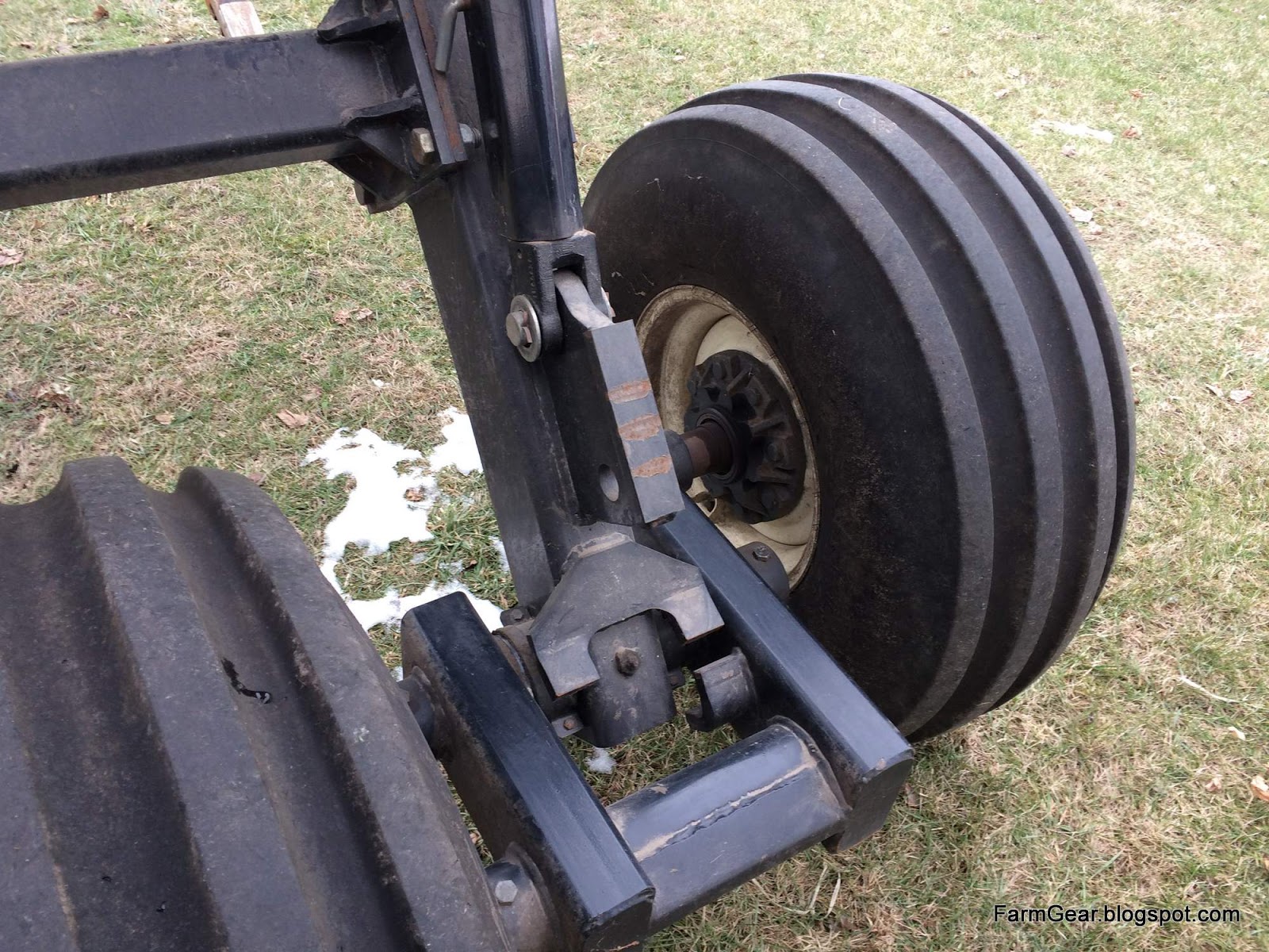 M&W 1700 Earthmaster Disc Ripper