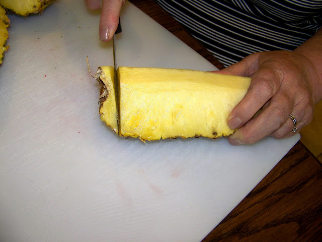 NannaSecond: Preparing Fresh Pineapple