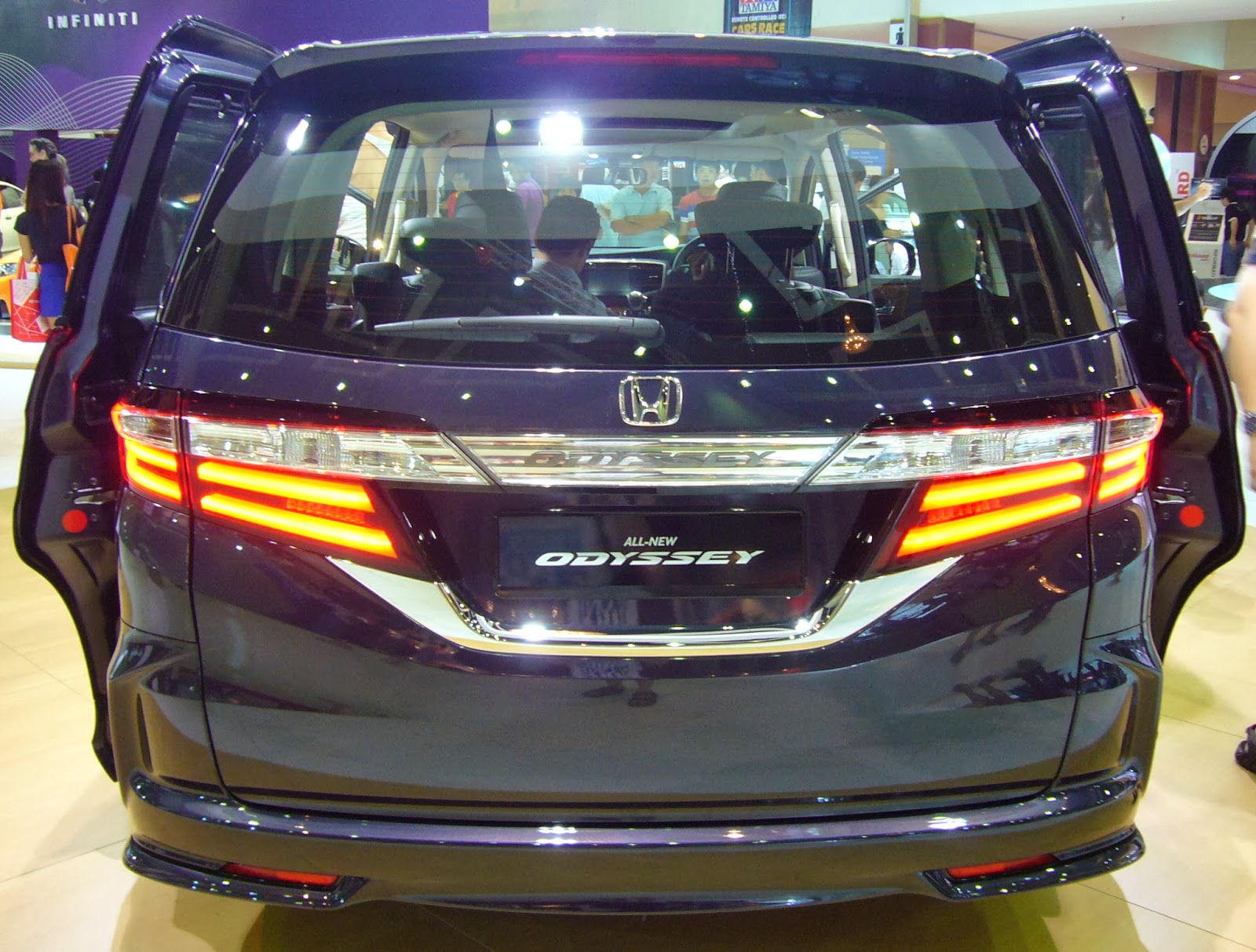 The Layman Auto: The Handsome MPV, Honda Odyssey